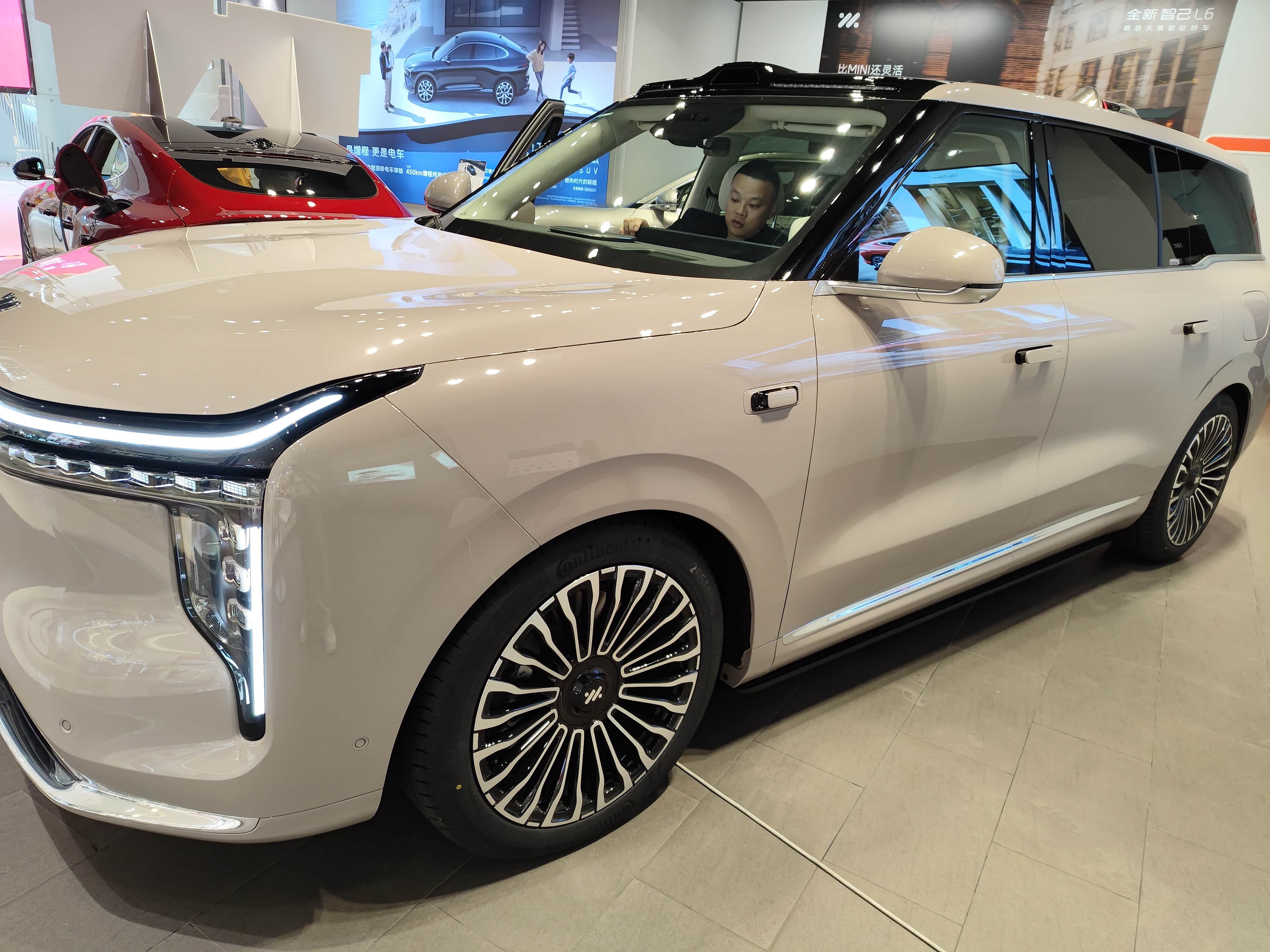 【图】杭州城西银泰偶遇“宝藏SUV”！智己LS9竟藏这么多惊喜_智己LS9论坛_汽车之家论坛