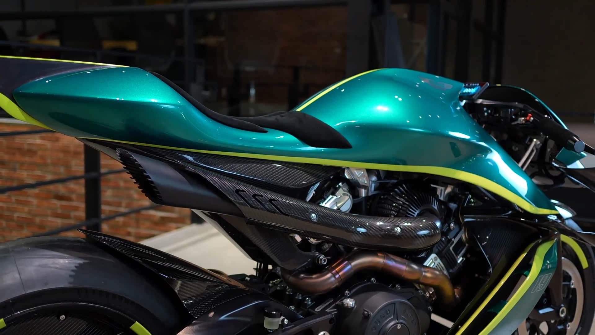 【图】全球限量88台的阿斯顿·马丁AMB 001 Pro_摩托车论坛_汽车之家论坛