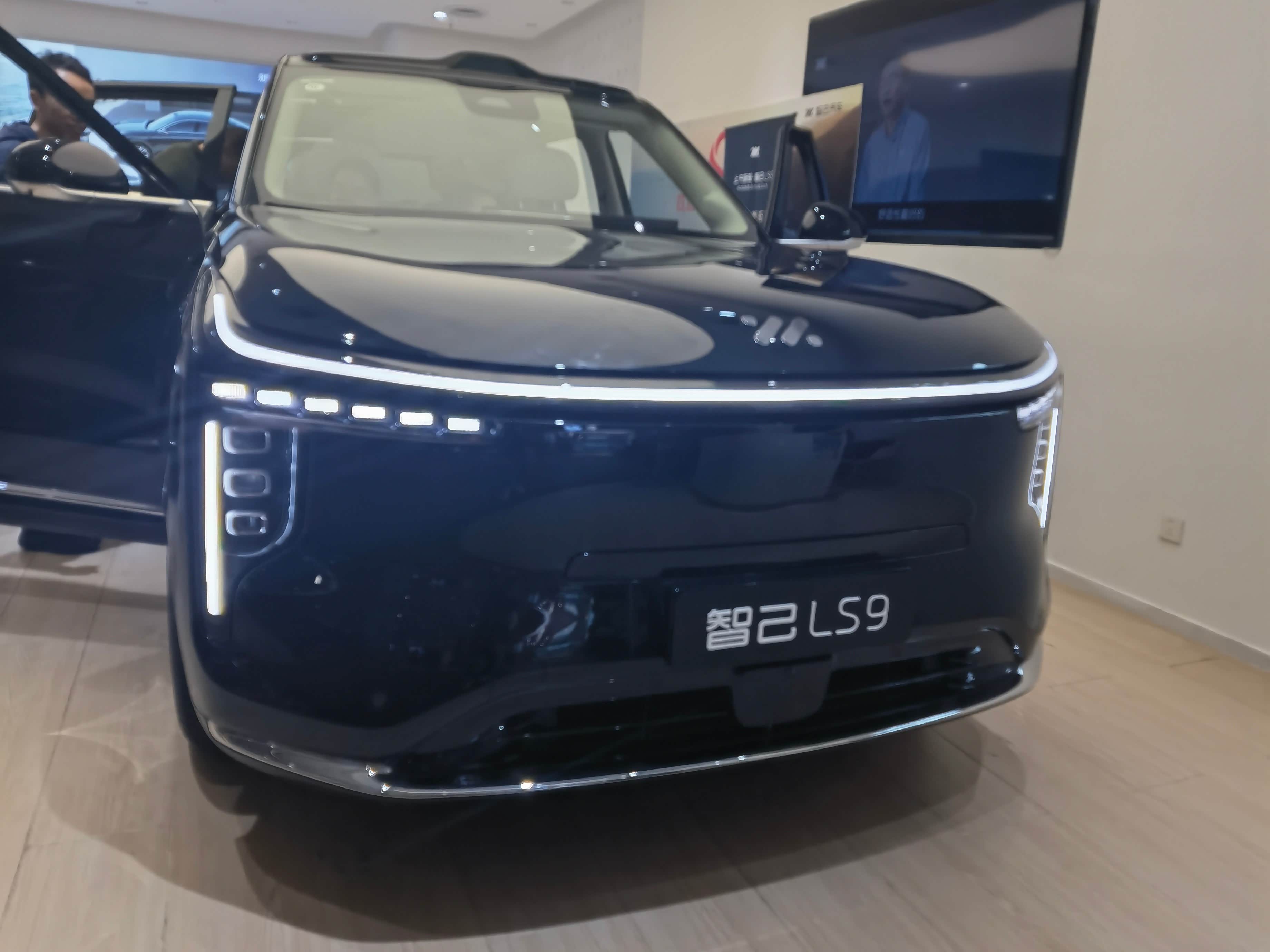 【图】33万起掀翻六座旗舰市场！智己LS9的硬核与遗憾全解析_智己LS9论坛_汽车之家论坛