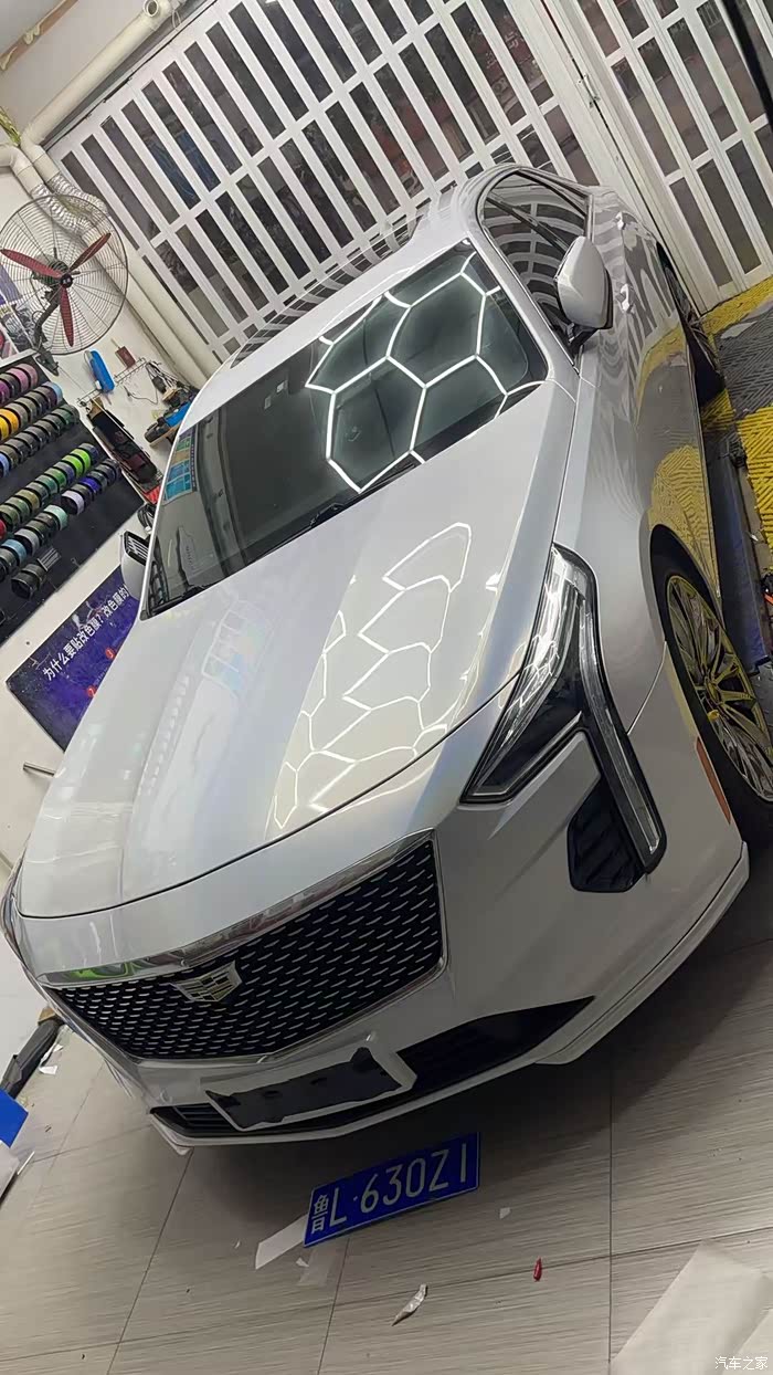 【图】第三身改色膜七彩镭射白_凯迪拉克CT6论坛_汽车之家论坛