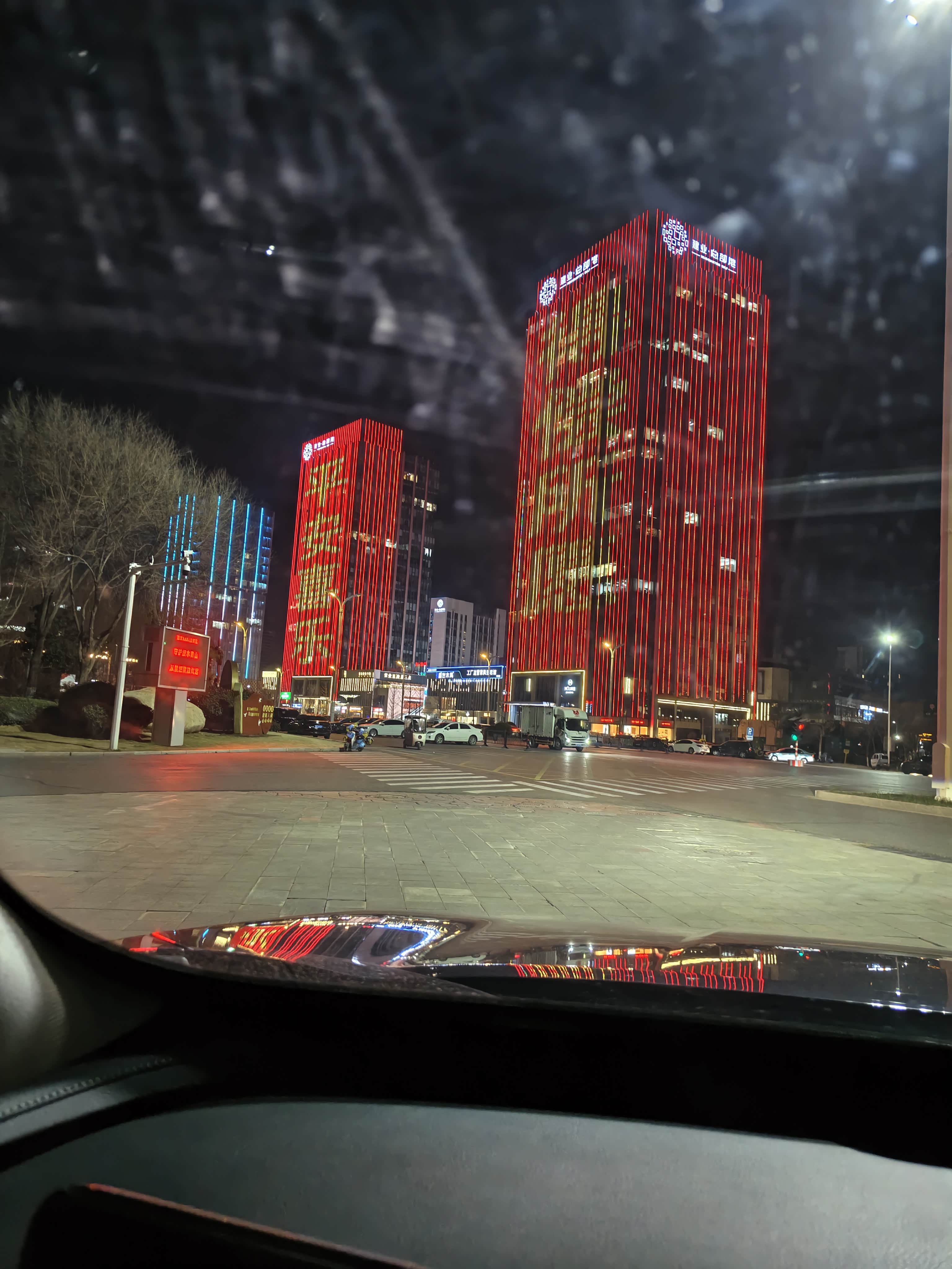 【图】四年老车主瑞虎8 PLUS夜景实拍：依旧是家庭出行的靠谱伙伴_瑞虎8 PLUS论坛_汽车之家论坛