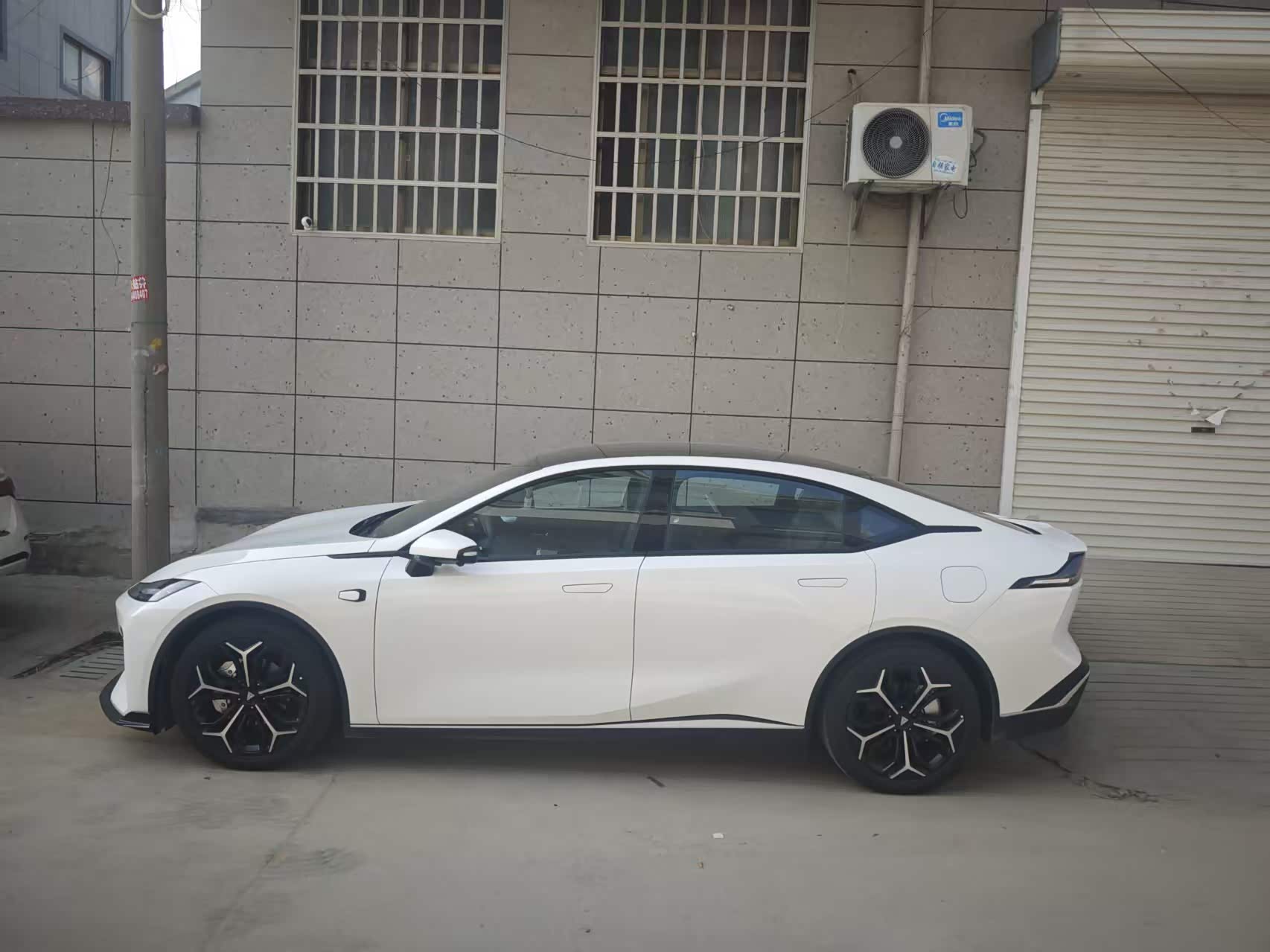 【图】结束上午的忙碌，快步走向停车场的长安深蓝SL03，这方移动座_深蓝SL03论坛_汽车之家论坛