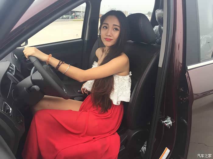 【图】美女车模助阵2017款K50 画面太美赶紧来看_开瑞K50论坛_汽车之家论坛